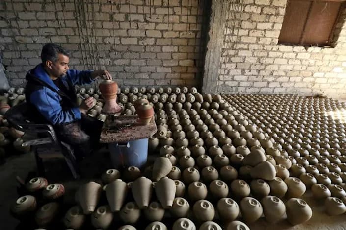 Struggling Libyan potters showcase wares online - TRENDS MENA
