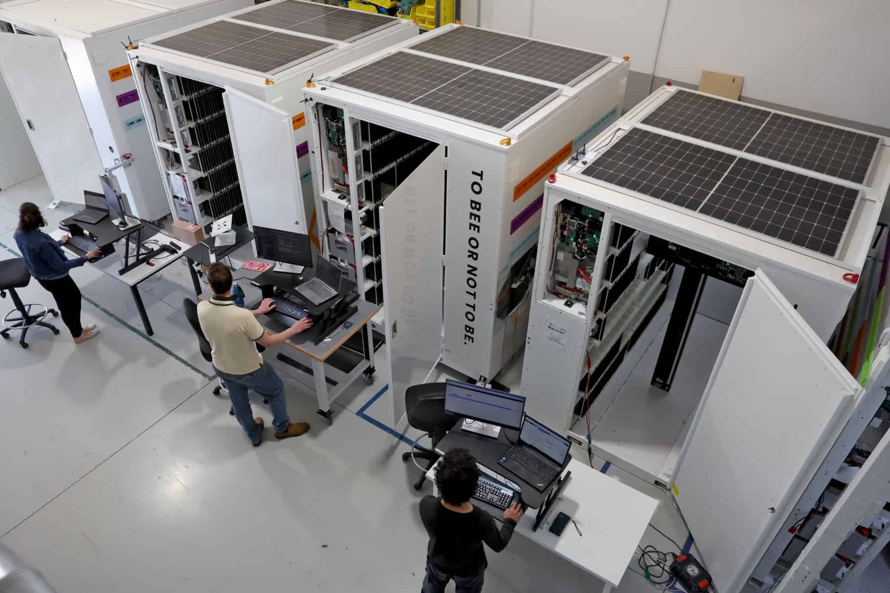 Robot hives in Israel kibbutz hope to keep bees buzzing - TRENDS MENA